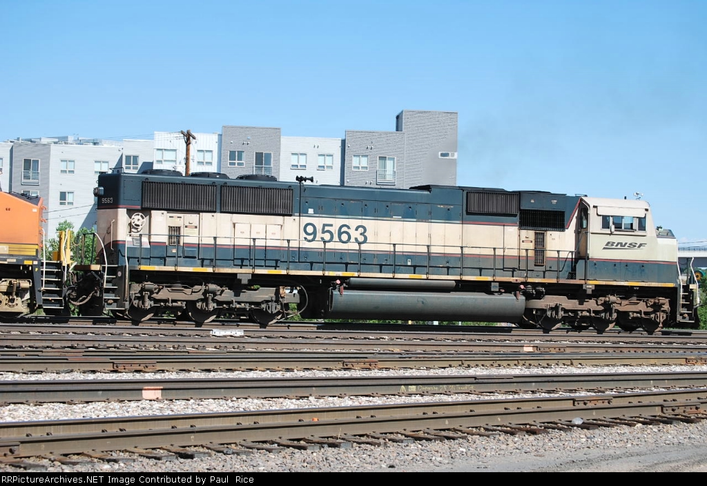 BNSF 9563